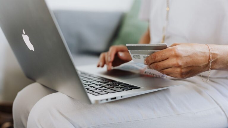 Débit et crédit : la différence entre les deux notions ! - Izf